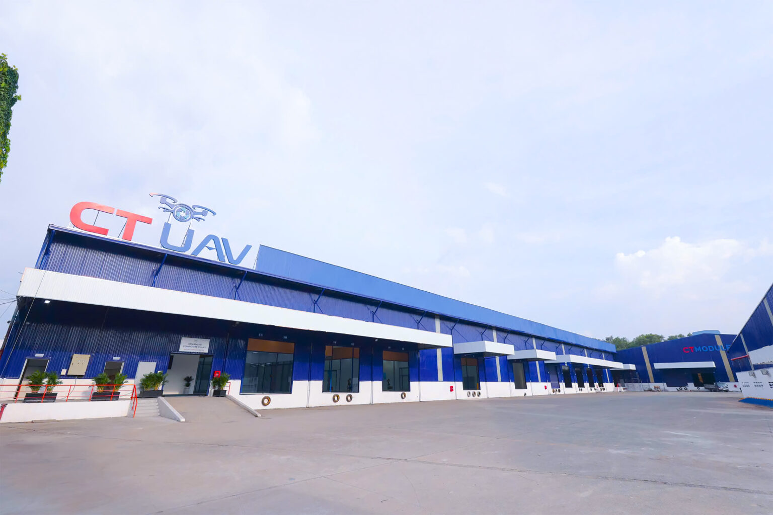 CT UAV – AWE-INSPIRING: THE SELF-EVOLVING COMPOSITE MOLDING PLANT - CT ...